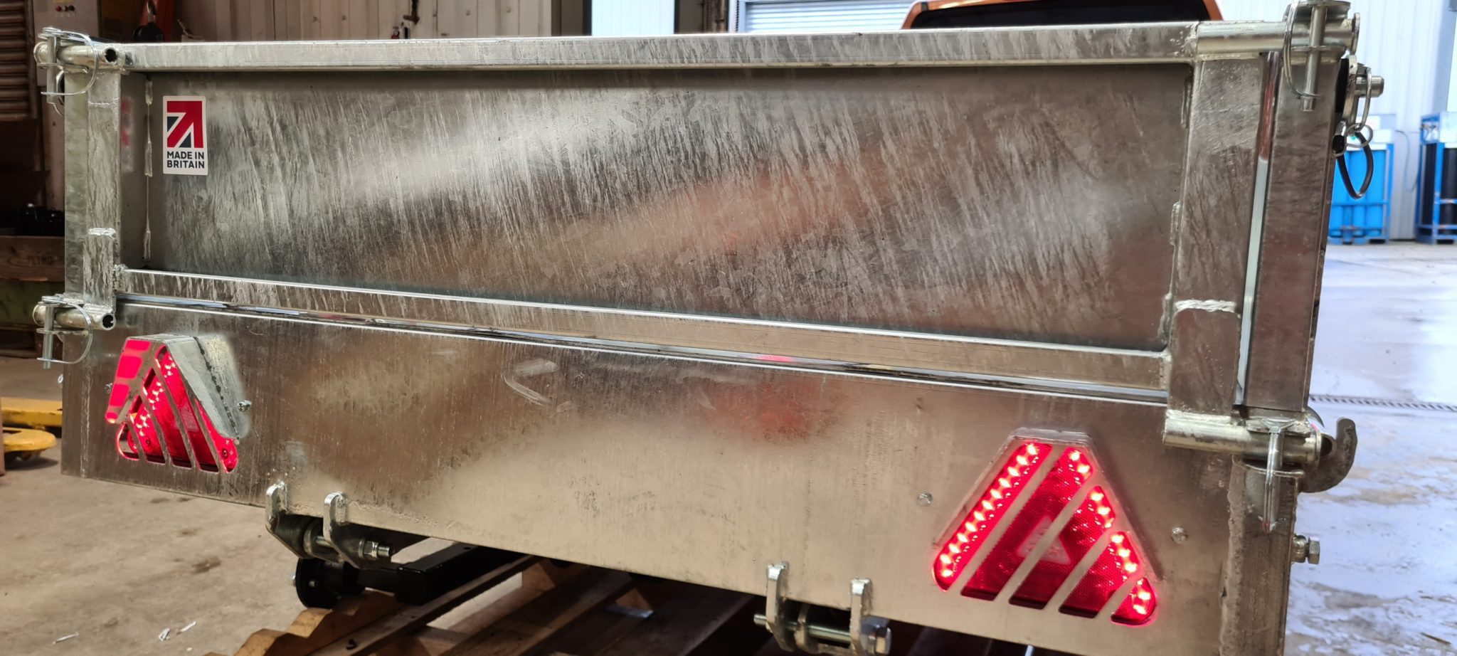 Hydraulic Dump Trailer DT100 - Chapman Machinery